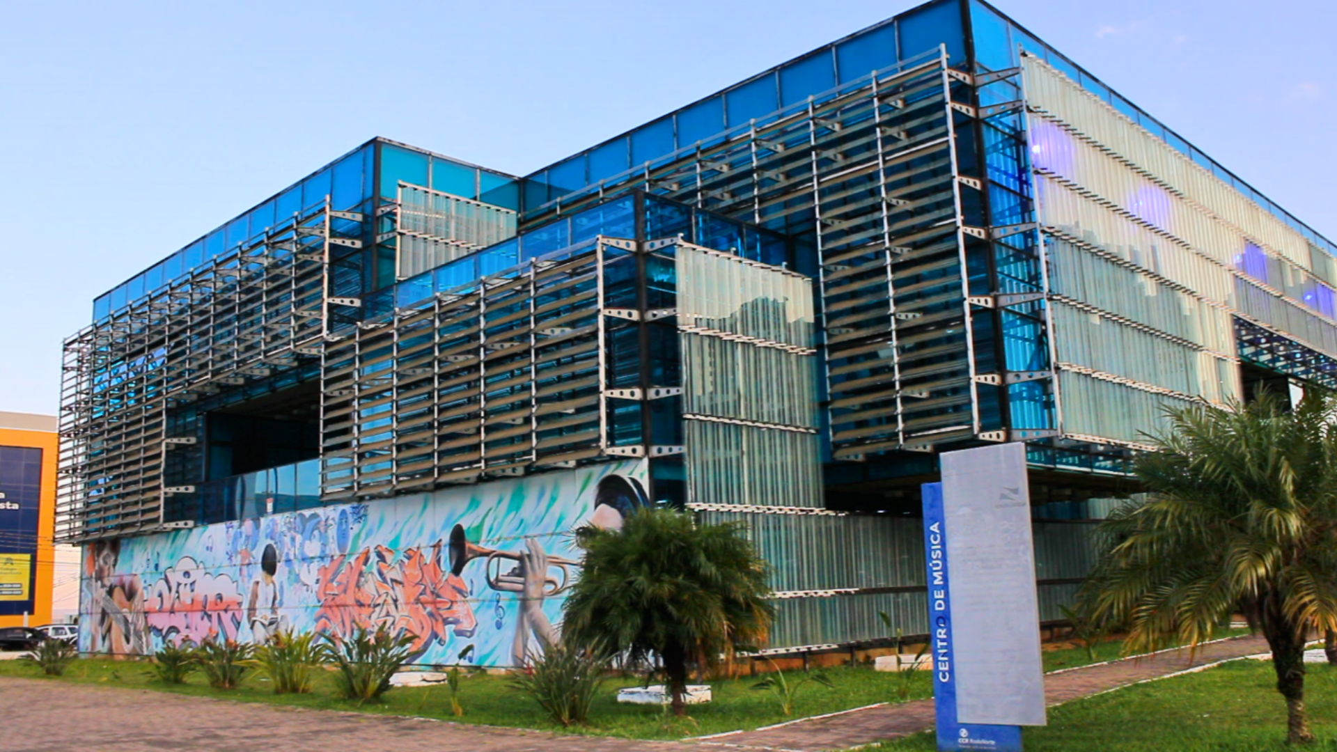 Série documental retrata a história e a atuação do Centro de Música de ...